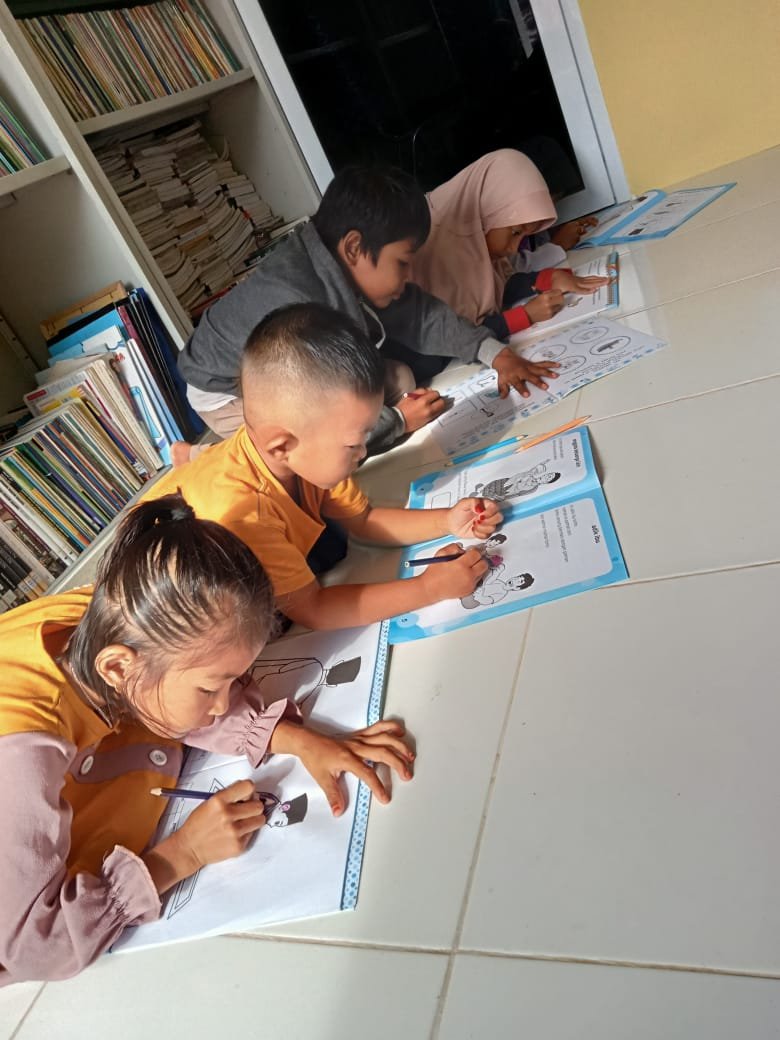 Perpustakaan Desa Sebagai Sumber Layanan Informasi di Desa | Parit 1 ...